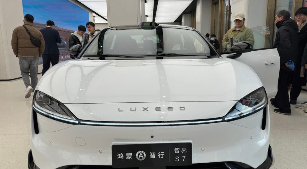 Huawei Begins Mass Deliveries Of Luxeed S7 Electric Sedan, Touted As ...